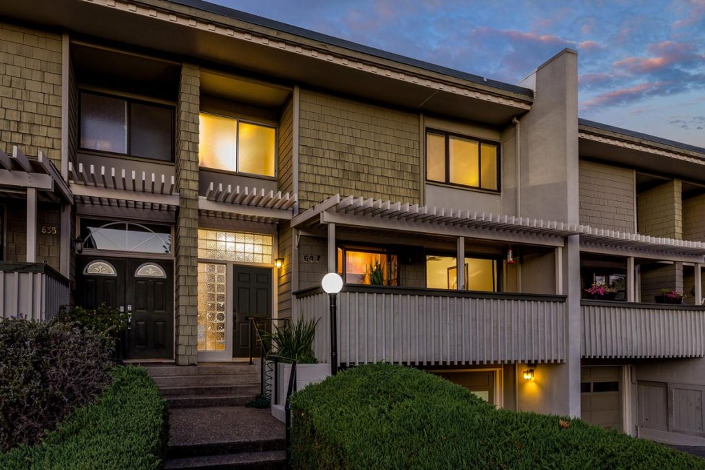 647 East Fox Court, Redwood City - Deborah Chelini